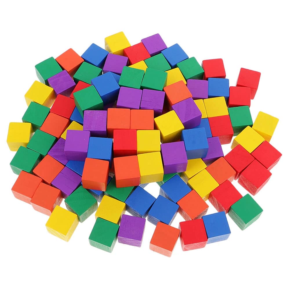 Lot de Cent Cubes en Bois Colorés pour Enfants • Maison du Bois
